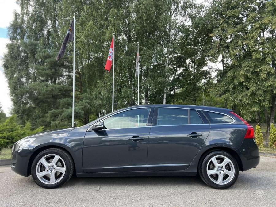 Pelēks Volvo V60 2011 Kazlų Rūda, ar dzinēja tilpumu 1.98 L un nobraukumu 318 tūkst. km par 5000 €, foto 11 vietnē AUTOMOTO.COM.LV