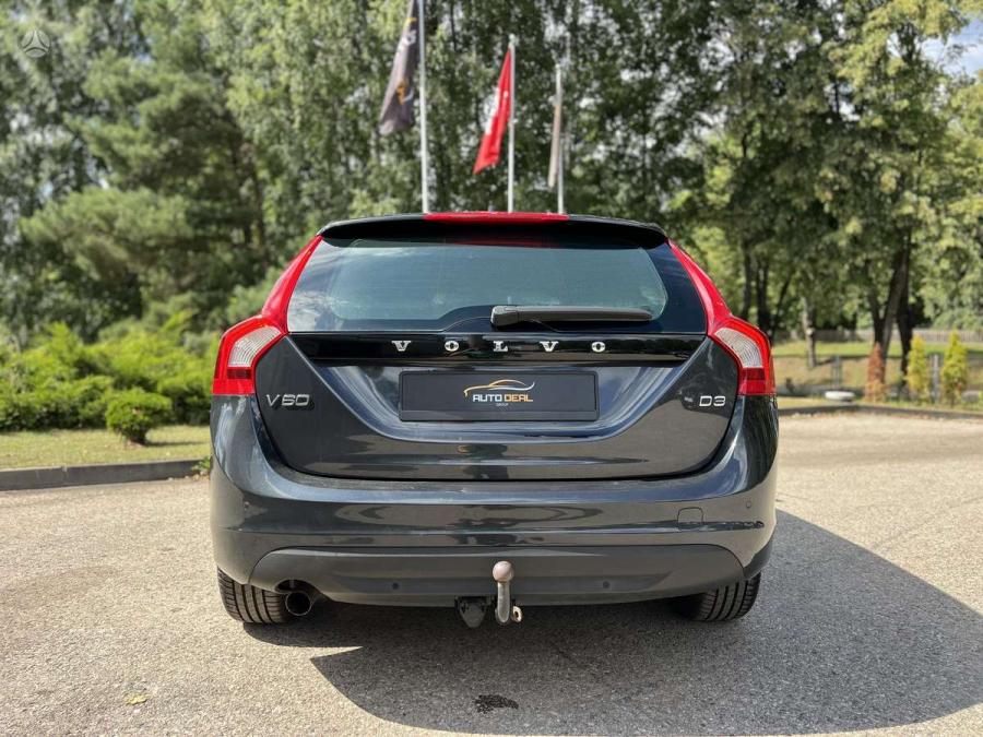 Pelēks Volvo V60 2011 Kazlų Rūda, ar dzinēja tilpumu 1.98 L un nobraukumu 318 tūkst. km par 5000 €, foto 13 vietnē AUTOMOTO.COM.LV