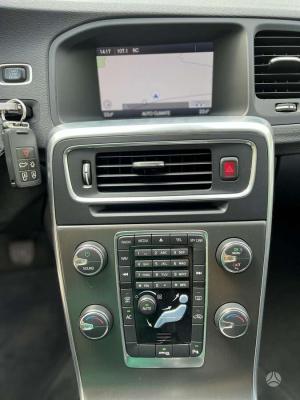 Pelēks Volvo V60 2011 Kazlų Rūda, ar dzinēja tilpumu 1.98 L un nobraukumu 318 tūkst. km par 5000 €, foto 17 vietnē AUTOMOTO.COM.LV