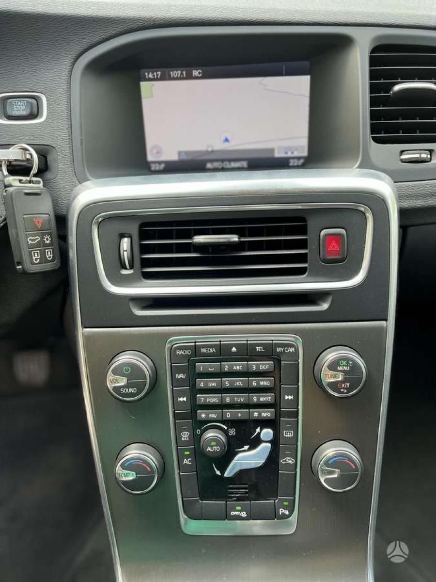 Pelēks Volvo V60 2011 Kazlų Rūda, ar dzinēja tilpumu 1.98 L un nobraukumu 318 tūkst. km par 5000 €, foto 17 vietnē AUTOMOTO.COM.LV