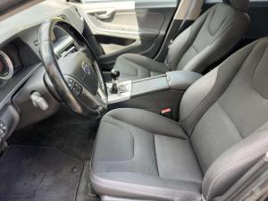 Pelēks Volvo V60 2011 Kazlų Rūda, ar dzinēja tilpumu 1.98 L un nobraukumu 318 tūkst. km par 5000 €, foto 19 vietnē AUTOMOTO.COM.LV