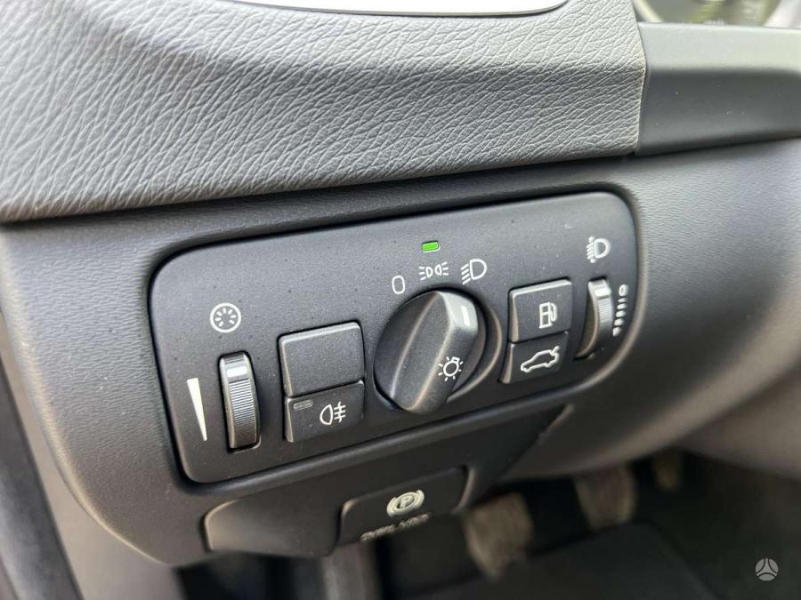 Pelēks Volvo V60 2011 Kazlų Rūda, ar dzinēja tilpumu 1.98 L un nobraukumu 318 tūkst. km par 5000 €, foto 20 vietnē AUTOMOTO.COM.LV