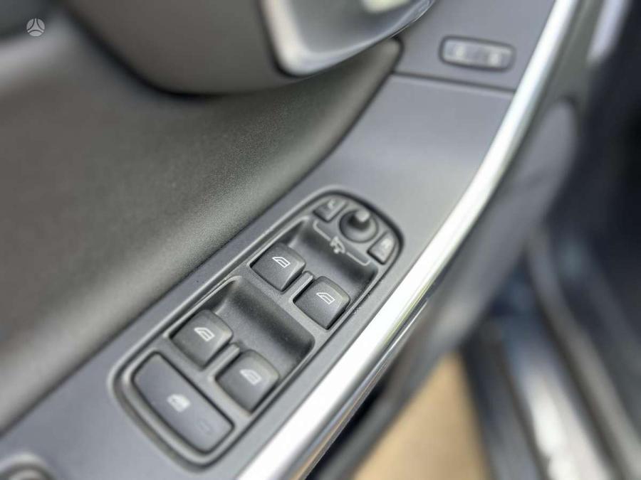 Pelēks Volvo V60 2011 Kazlų Rūda, ar dzinēja tilpumu 1.98 L un nobraukumu 318 tūkst. km par 5000 €, foto 21 vietnē AUTOMOTO.COM.LV