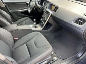 Pelēks Volvo V60 2011 Kazlų Rūda, ar dzinēja tilpumu 1.98 L un nobraukumu 318 tūkst. km par 5000 €, foto 22 vietnē AUTOMOTO.COM.LV