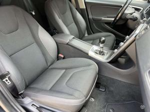 Pelēks Volvo V60 2011 Kazlų Rūda, ar dzinēja tilpumu 1.98 L un nobraukumu 318 tūkst. km par 5000 €, foto 23 vietnē AUTOMOTO.COM.LV