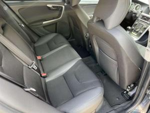 Pelēks Volvo V60 2011 Kazlų Rūda, ar dzinēja tilpumu 1.98 L un nobraukumu 318 tūkst. km par 5000 €, foto 24 vietnē AUTOMOTO.COM.LV