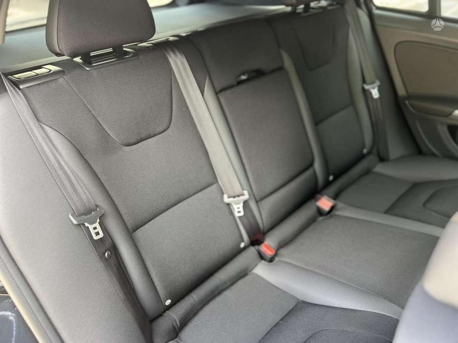 Pelēks Volvo V60 2011 Kazlų Rūda, ar dzinēja tilpumu 1.98 L un nobraukumu 318 tūkst. km par 5000 €, foto 25 vietnē AUTOMOTO.COM.LV
