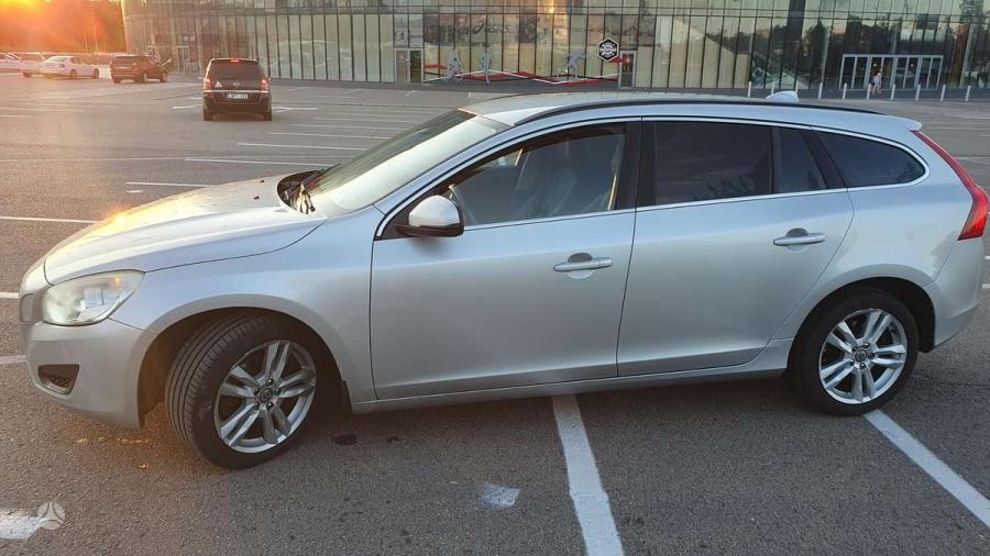 Pelēks Volvo V60 2011 Šauļi, ar dzinēja tilpumu 1.56 L un nobraukumu 313 tūkst. km par 4000 €, foto 3 vietnē AUTOMOTO.COM.LV