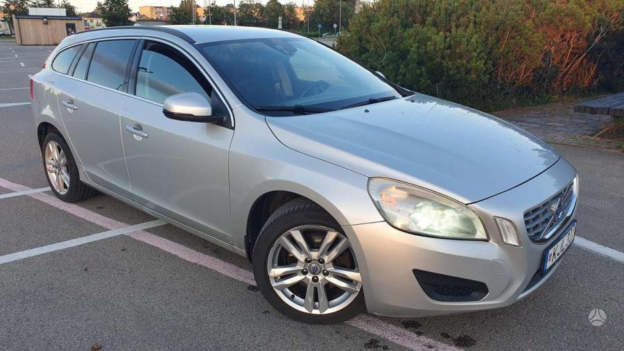 Pelēks Volvo V60 2011 Šauļi, ar dzinēja tilpumu 1.56 L un nobraukumu 313 tūkst. km par 4000 €, foto 6 vietnē AUTOMOTO.COM.LV