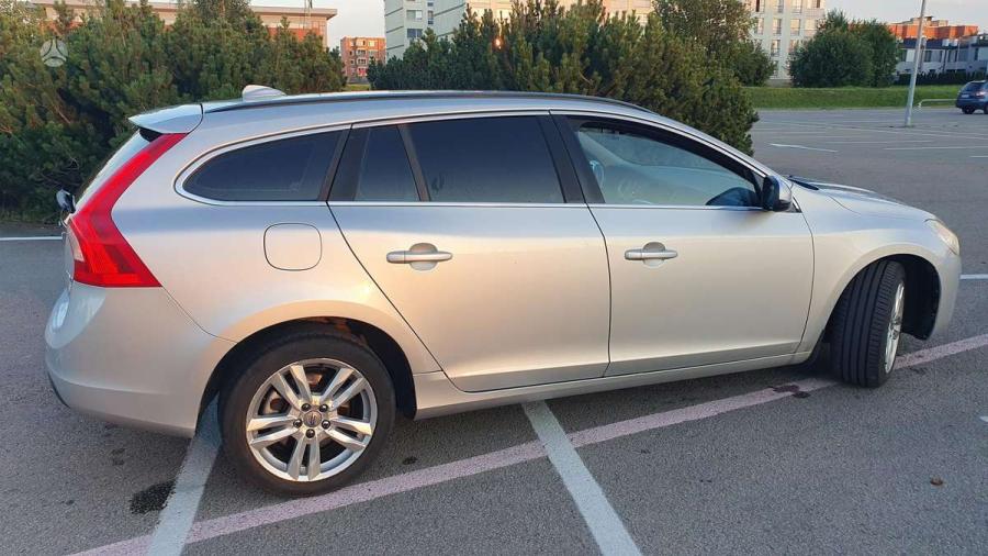 Pelēks Volvo V60 2011 Šauļi, ar dzinēja tilpumu 1.56 L un nobraukumu 313 tūkst. km par 4000 €, foto 8 vietnē AUTOMOTO.COM.LV