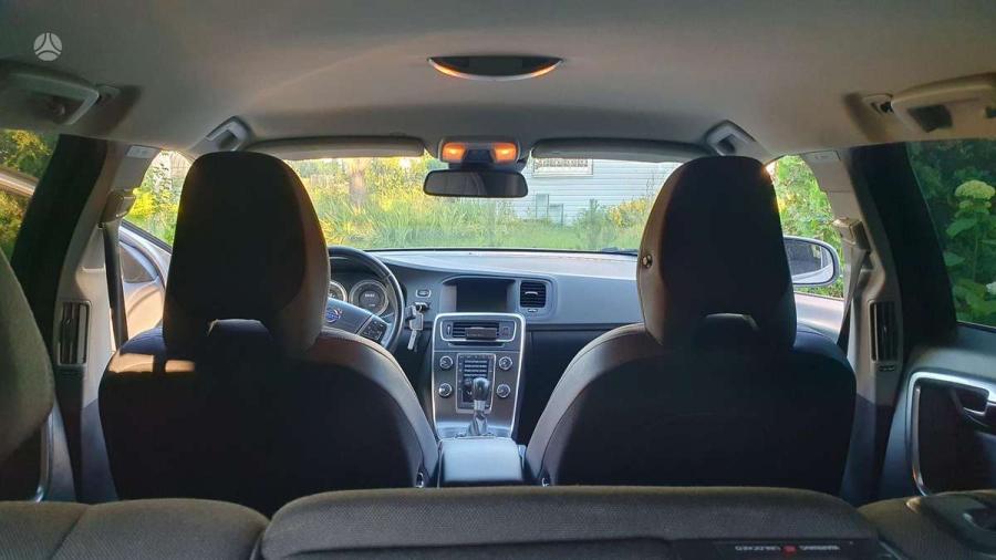 Pelēks Volvo V60 2011 Šauļi, ar dzinēja tilpumu 1.56 L un nobraukumu 313 tūkst. km par 4000 €, foto 15 vietnē AUTOMOTO.COM.LV