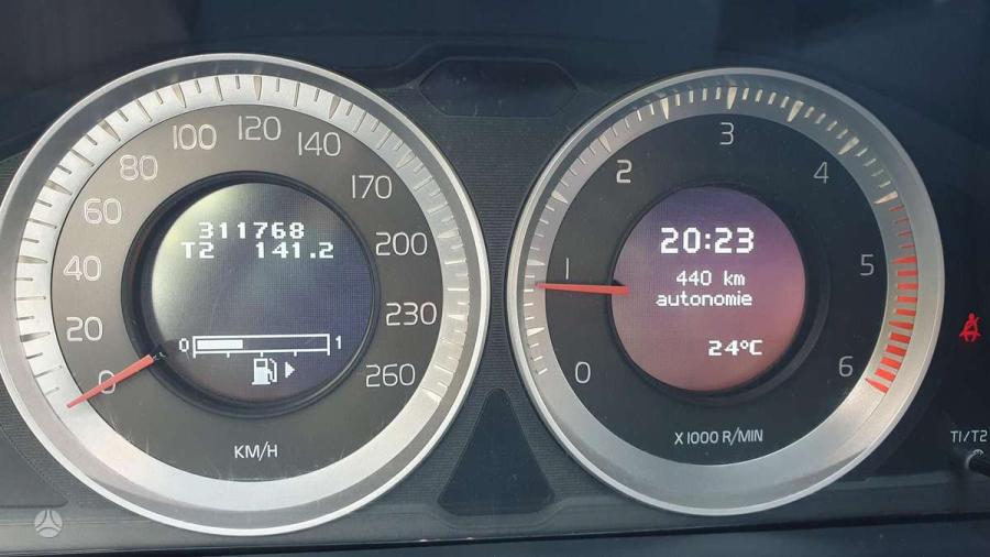 Pelēks Volvo V60 2011 Šauļi, ar dzinēja tilpumu 1.56 L un nobraukumu 313 tūkst. km par 4000 €, foto 16 vietnē AUTOMOTO.COM.LV