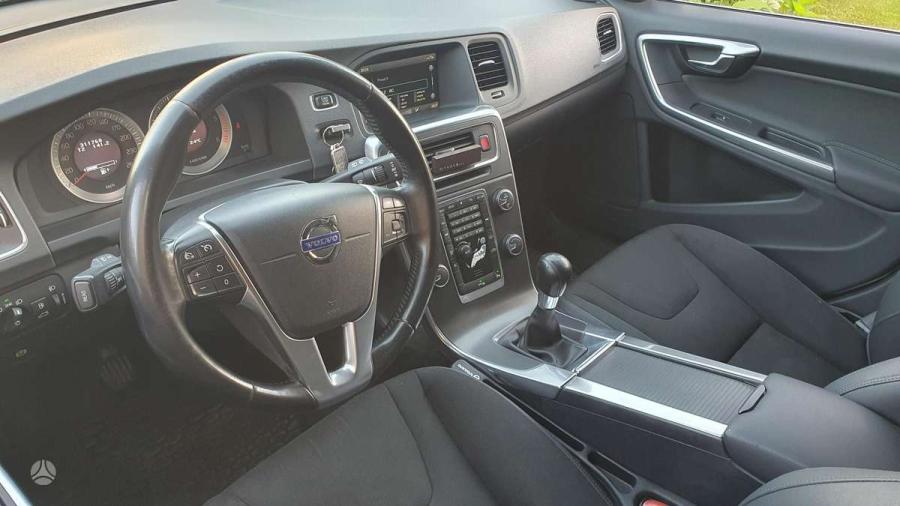 Pelēks Volvo V60 2011 Šauļi, ar dzinēja tilpumu 1.56 L un nobraukumu 313 tūkst. km par 4000 €, foto 17 vietnē AUTOMOTO.COM.LV