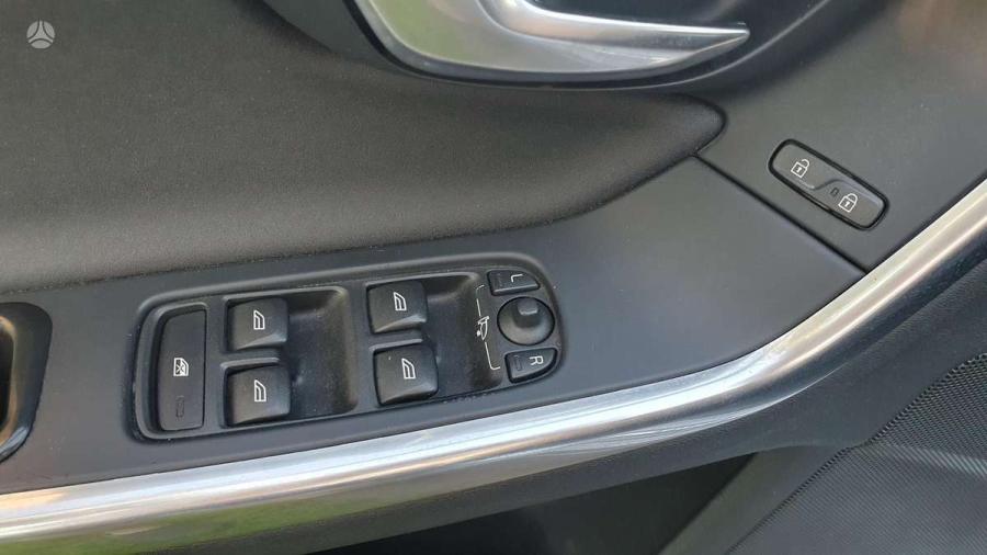 Pelēks Volvo V60 2011 Šauļi, ar dzinēja tilpumu 1.56 L un nobraukumu 313 tūkst. km par 4000 €, foto 18 vietnē AUTOMOTO.COM.LV