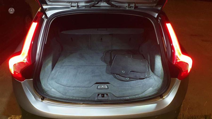 Pelēks Volvo V60 2011 Šauļi, ar dzinēja tilpumu 1.56 L un nobraukumu 313 tūkst. km par 4000 €, foto 27 vietnē AUTOMOTO.COM.LV