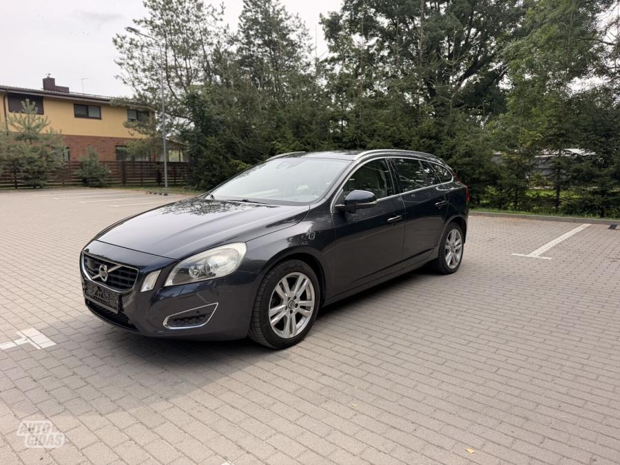 Pelēks Volvo V60 2011 Šauļi, ar dzinēja tilpumu 2.00 L un nobraukumu 268 tūkst. km par 5000 €, foto 1 vietnē AUTOMOTO.COM.LV