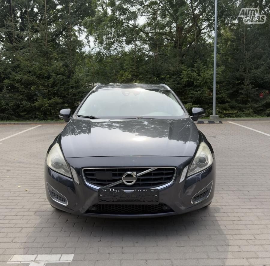 Pelēks Volvo V60 2011 Šauļi, ar dzinēja tilpumu 2.00 L un nobraukumu 268 tūkst. km par 5000 €, foto 3 vietnē AUTOMOTO.COM.LV