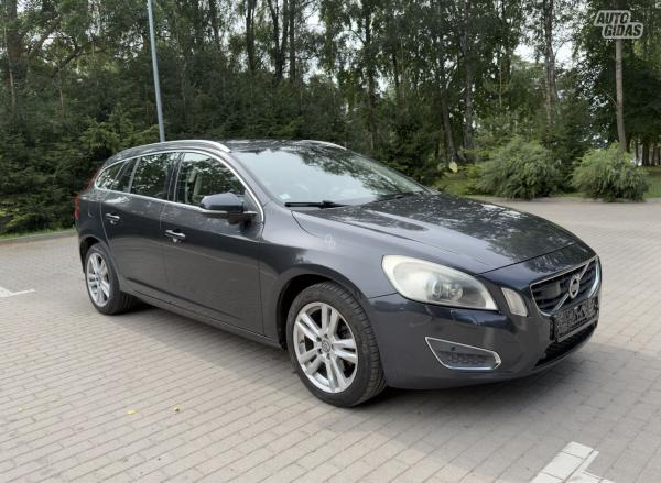 Grey Volvo V60 2011 in Siauliai, with an engine capacity of 2.00 L and mileage of 268 thousand km for 5000 €, photo 4 on AUTOMOTO.COM.LV