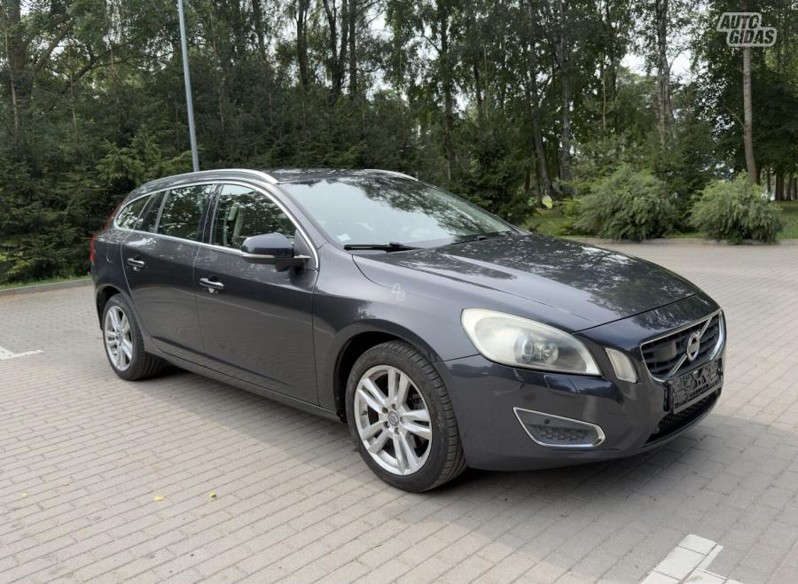 Pelēks Volvo V60 2011 Šauļi, ar dzinēja tilpumu 2.00 L un nobraukumu 268 tūkst. km par 5000 €, foto 4 vietnē AUTOMOTO.COM.LV