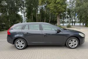 Pelēks Volvo V60 2011 Šauļi, ar dzinēja tilpumu 2.00 L un nobraukumu 268 tūkst. km par 5000 €, foto 5 vietnē AUTOMOTO.COM.LV