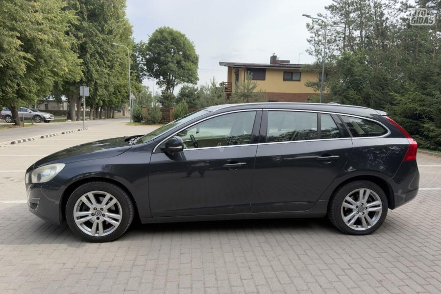 Pelēks Volvo V60 2011 Šauļi, ar dzinēja tilpumu 2.00 L un nobraukumu 268 tūkst. km par 5000 €, foto 6 vietnē AUTOMOTO.COM.LV