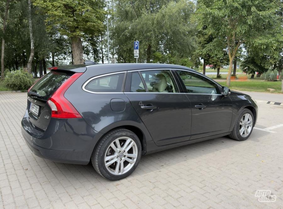 Pelēks Volvo V60 2011 Šauļi, ar dzinēja tilpumu 2.00 L un nobraukumu 268 tūkst. km par 5000 €, foto 7 vietnē AUTOMOTO.COM.LV