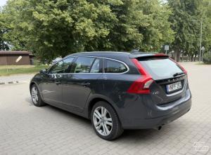 Pelēks Volvo V60 2011 Šauļi, ar dzinēja tilpumu 2.00 L un nobraukumu 268 tūkst. km par 5000 €, foto 8 vietnē AUTOMOTO.COM.LV