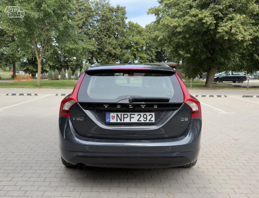 Pelēks Volvo V60 2011 Šauļi, ar dzinēja tilpumu 2.00 L un nobraukumu 268 tūkst. km par 5000 €, foto 9 vietnē AUTOMOTO.COM.LV