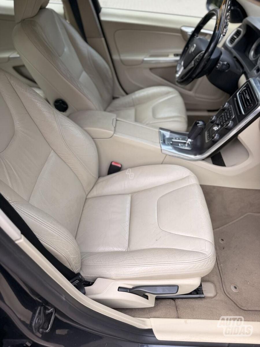 Pelēks Volvo V60 2011 Šauļi, ar dzinēja tilpumu 2.00 L un nobraukumu 268 tūkst. km par 5000 €, foto 11 vietnē AUTOMOTO.COM.LV
