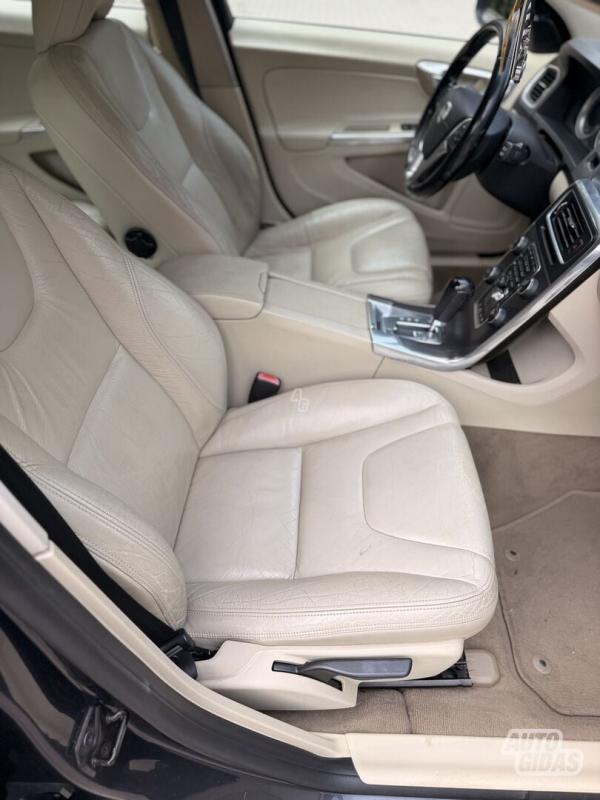 Grey Volvo V60 2011 in Siauliai, with an engine capacity of 2.00 L and mileage of 268 thousand km for 5000 €, photo 11 on AUTOMOTO.COM.LV