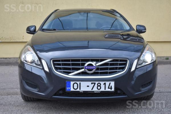Pelēks Volvo V60 2011 Talsi, ar dzinēja tilpumu 2.00 L un nobraukumu 268 tūkst. km par 6200 €, foto 4 vietnē AUTOMOTO.COM.LV