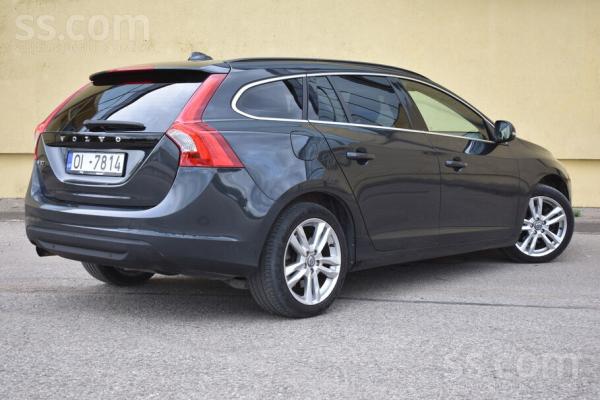 Pelēks Volvo V60 2011 Talsi, ar dzinēja tilpumu 2.00 L un nobraukumu 268 tūkst. km par 6200 €, foto 6 vietnē AUTOMOTO.COM.LV
