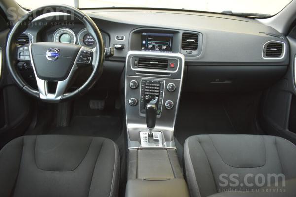 Pelēks Volvo V60 2011 Talsi, ar dzinēja tilpumu 2.00 L un nobraukumu 268 tūkst. km par 6200 €, foto 8 vietnē AUTOMOTO.COM.LV