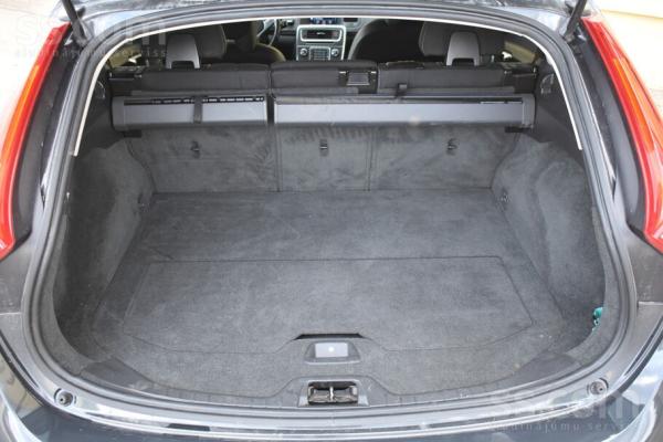 Pelēks Volvo V60 2011 Talsi, ar dzinēja tilpumu 2.00 L un nobraukumu 268 tūkst. km par 6200 €, foto 10 vietnē AUTOMOTO.COM.LV