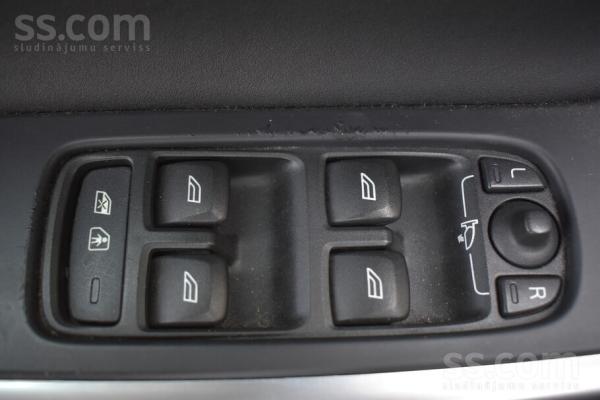 Pelēks Volvo V60 2011 Talsi, ar dzinēja tilpumu 2.00 L un nobraukumu 268 tūkst. km par 6200 €, foto 11 vietnē AUTOMOTO.COM.LV