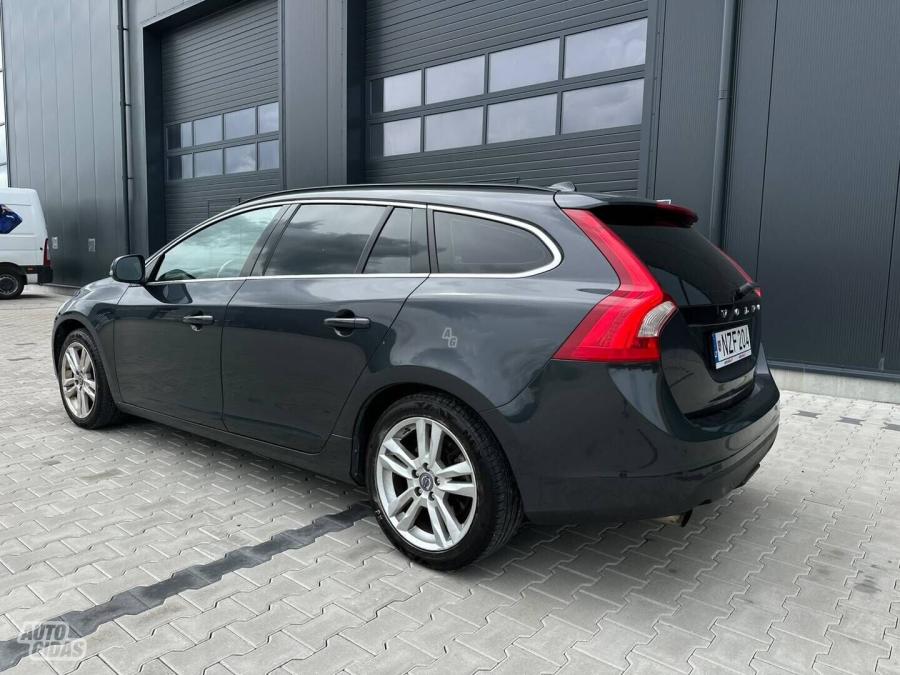 Grey Volvo V60 2011 in Klaipeda, with an engine capacity of 2.00 L and mileage of 260 thousand km for 4900 €, photo 6 on AUTOMOTO.COM.LV