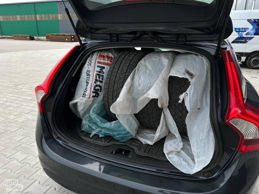 Grey Volvo V60 2011 in Klaipeda, with an engine capacity of 2.00 L and mileage of 260 thousand km for 4900 €, photo 9 on AUTOMOTO.COM.LV