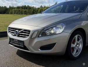 Grey Volvo V60 2011 in Raseiniai, with an engine capacity of 2.40 L and mileage of 283 thousand km for 5150 €, photo 11 on AUTOMOTO.COM.LV