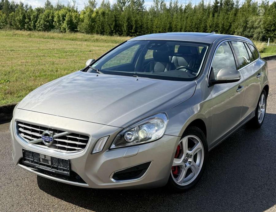 Grey Volvo V60 2011 in Raseiniai, with an engine capacity of 2.40 L and mileage of 283 thousand km for 5150 €, photo 13 on AUTOMOTO.COM.LV