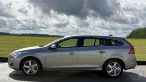 Grey Volvo V60 2011 in Raseiniai, with an engine capacity of 2.40 L and mileage of 283 thousand km for 5150 €, photo 25 on AUTOMOTO.COM.LV