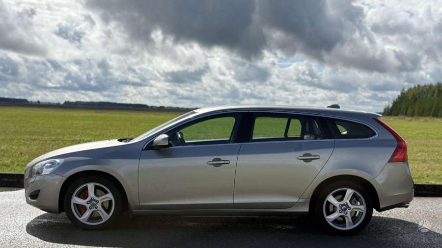 Grey Volvo V60 2011 in Raseiniai, with an engine capacity of 2.40 L and mileage of 283 thousand km for 5150 €, photo 25 on AUTOMOTO.COM.LV