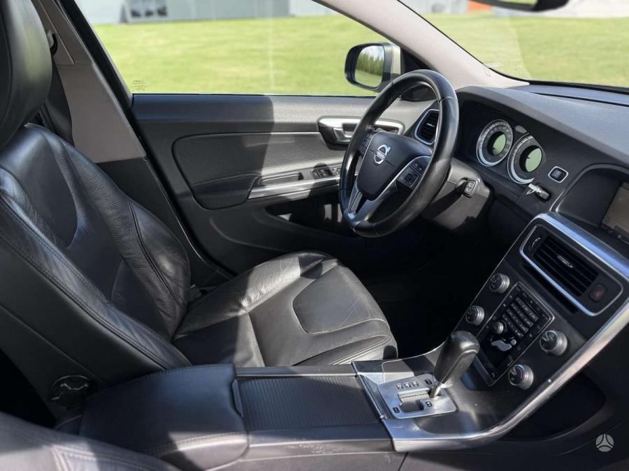 Grey Volvo V60 2011 in Raseiniai, with an engine capacity of 2.40 L and mileage of 283 thousand km for 5150 €, photo 29 on AUTOMOTO.COM.LV