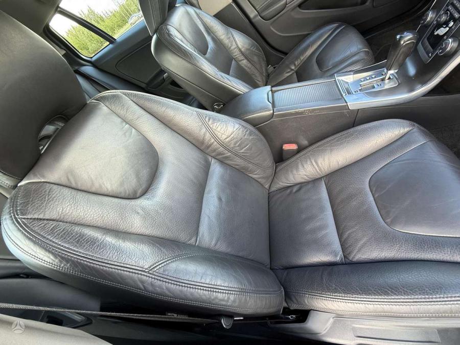 Grey Volvo V60 2011 in Raseiniai, with an engine capacity of 2.40 L and mileage of 283 thousand km for 5150 €, photo 31 on AUTOMOTO.COM.LV