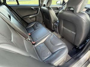 Grey Volvo V60 2011 in Raseiniai, with an engine capacity of 2.40 L and mileage of 283 thousand km for 5150 €, photo 33 on AUTOMOTO.COM.LV