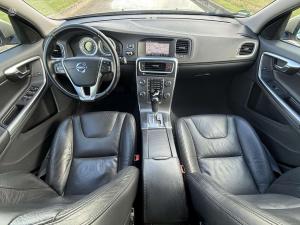 Grey Volvo V60 2011 in Raseiniai, with an engine capacity of 2.40 L and mileage of 283 thousand km for 5150 €, photo 35 on AUTOMOTO.COM.LV