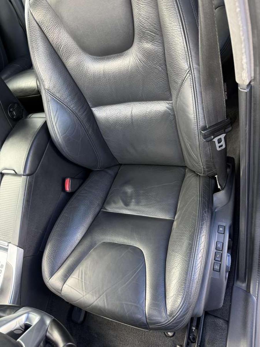 Grey Volvo V60 2011 in Raseiniai, with an engine capacity of 2.40 L and mileage of 283 thousand km for 5150 €, photo 43 on AUTOMOTO.COM.LV