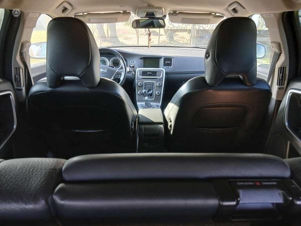 Grey Volvo V60 2011 in Panevezys, with an engine capacity of 1.98 L and mileage of 350 thousand km for 4300 €, photo 6 on AUTOMOTO.COM.LV