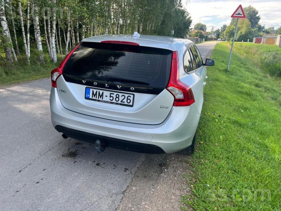 Pelēks Volvo V60 2011 Bauska, ar dzinēja tilpumu 2.00 L un nobraukumu 430 tūkst. km par 3400 €, foto 3 vietnē AUTOMOTO.COM.LV