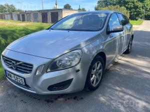 Pelēks Volvo V60 2011 Bauska, ar dzinēja tilpumu 2.00 L un nobraukumu 430 tūkst. km par 3400 €, foto 5 vietnē AUTOMOTO.COM.LV