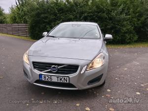 Pelēks Volvo V60 2011 Paide, ar dzinēja tilpumu 2.00 L un nobraukumu 221 tūkst. km par 6950 €, foto 1 vietnē AUTOMOTO.COM.LV